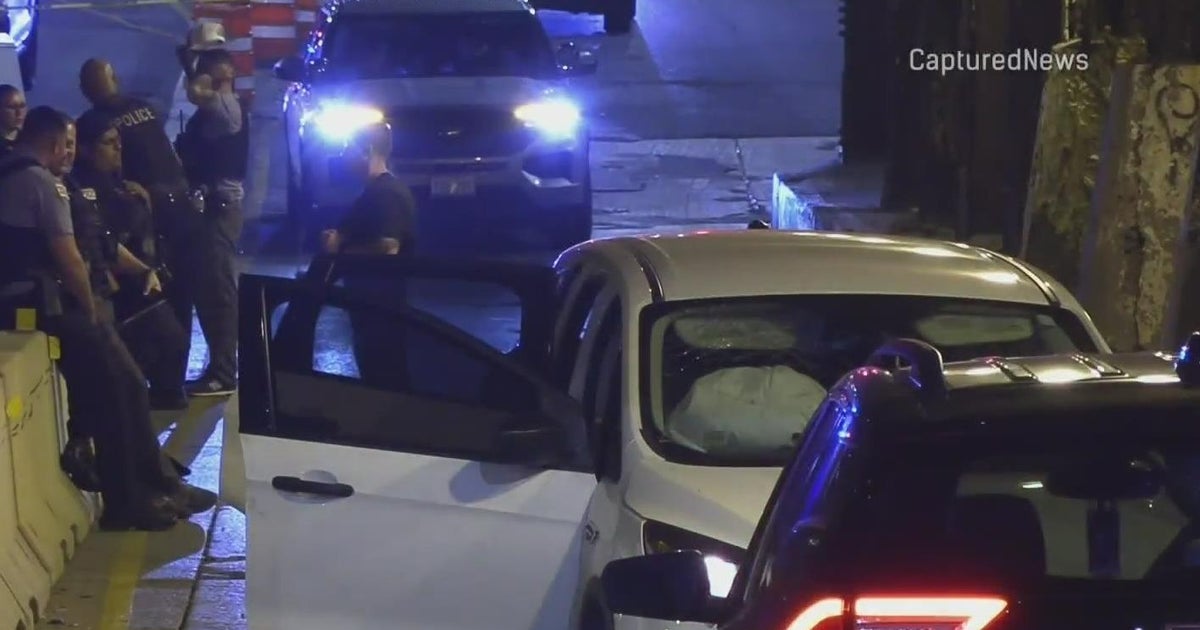 Three suspects arrested after armed robbery in Logan Square - CBS Chicago