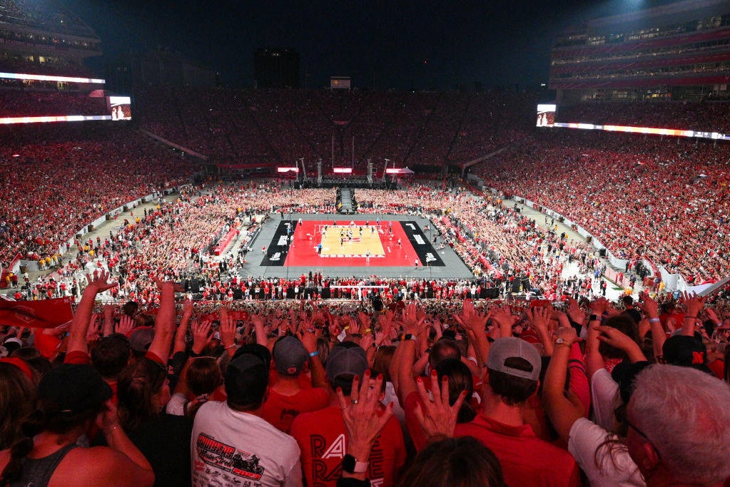 Nebraska Cornhuskers volleyball breaks women's sport world attendance ...