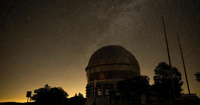 Light bouncing off orbiting satellites threatens critical astronomy ...