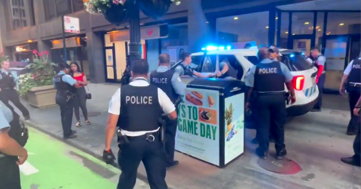 Man arrested after police say he tried to rob teen at ATM in Loop - CBS ...