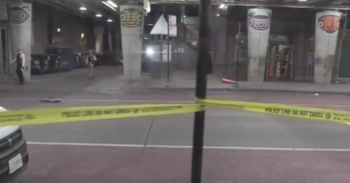 Man stabbed, critically injured during argument in Lakeview - CBS Chicago