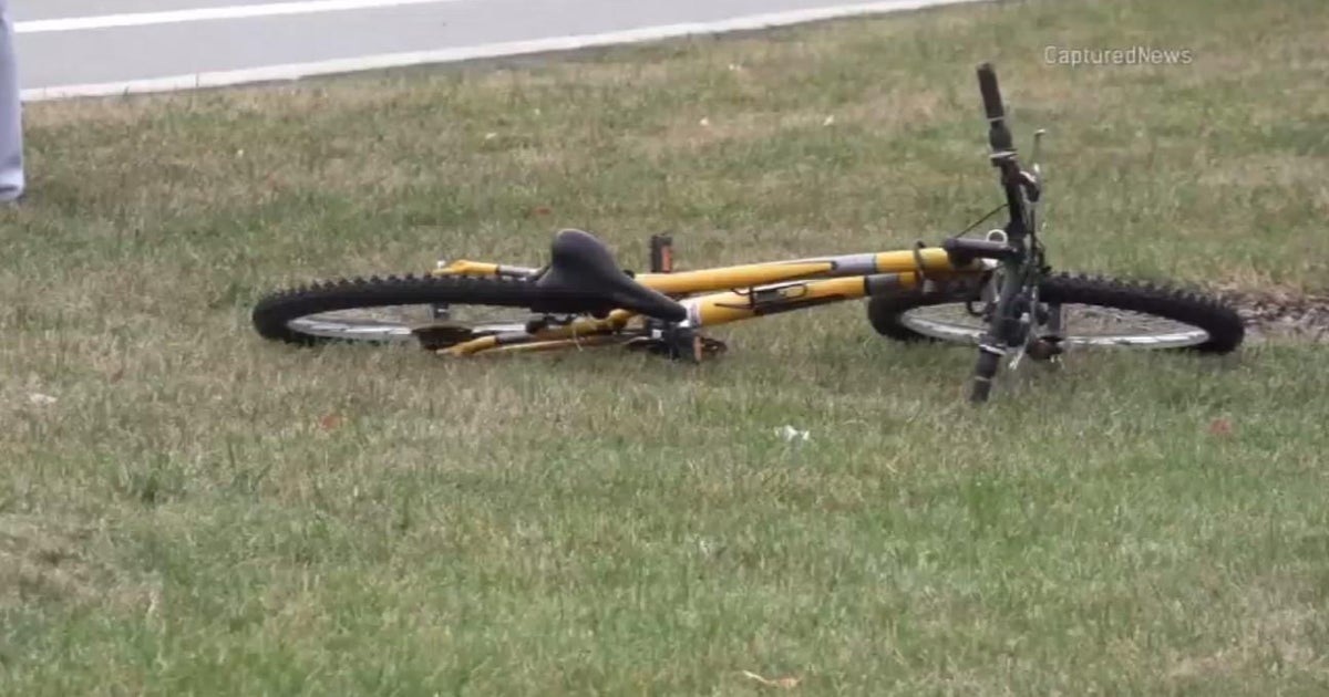 13-year-old bicyclist hit by car in Buffalo Grove - CBS Chicago