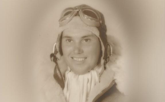 World War II veteran given hero's welcome at DFW Airport nearly 80 ...