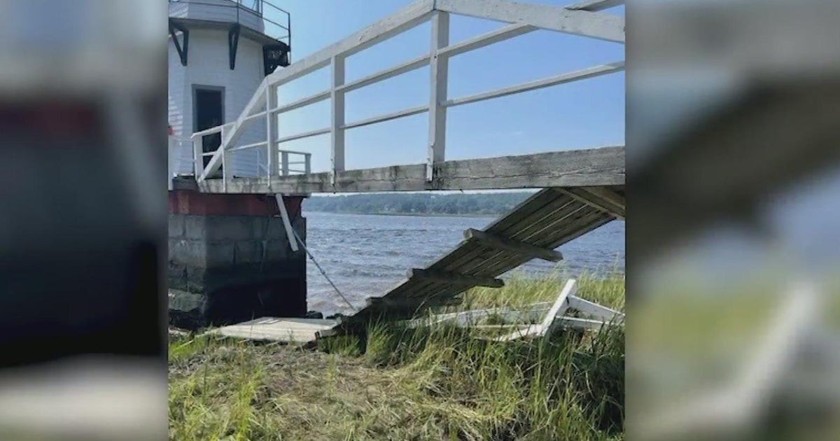 11 hurt when lighthouse walkway collapses in Maine - CBS Boston