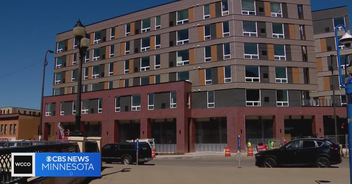U of M students left without housing reach out to lawmakers - CBS Minnesota