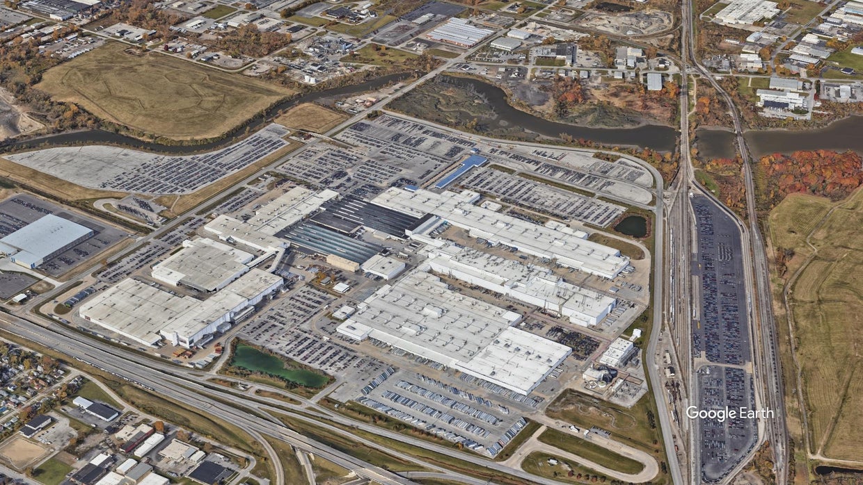 Some UAW members called to "stand up" and strike following no agreement ...