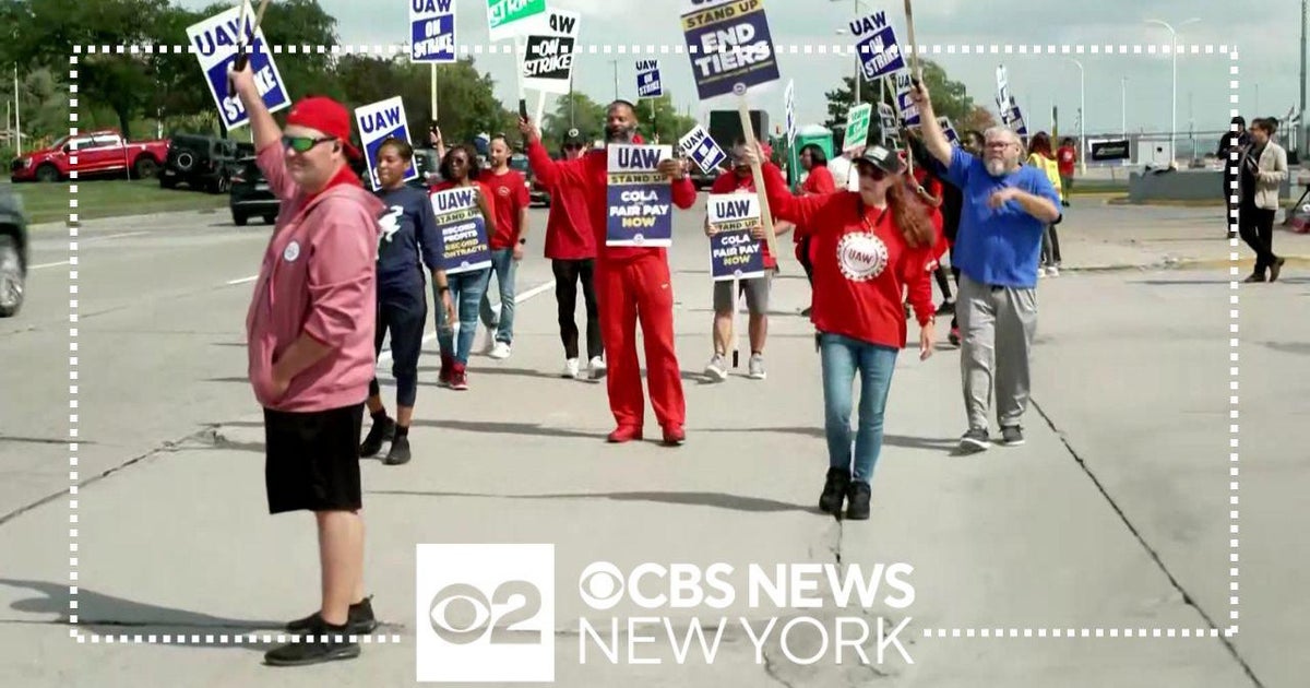UAW leaders expect to return to bargaining table Saturday - CBS New York