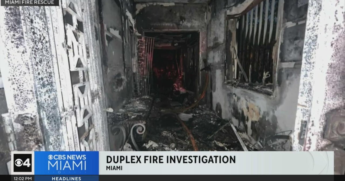 Fire rips through Miami duplex - CBS Miami