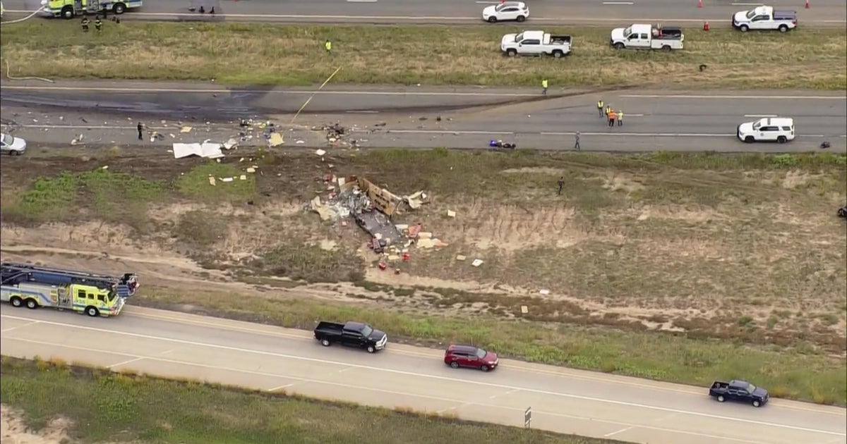 Multi-vehicle crash with serious injuries closes lanes on E470 - CBS ...