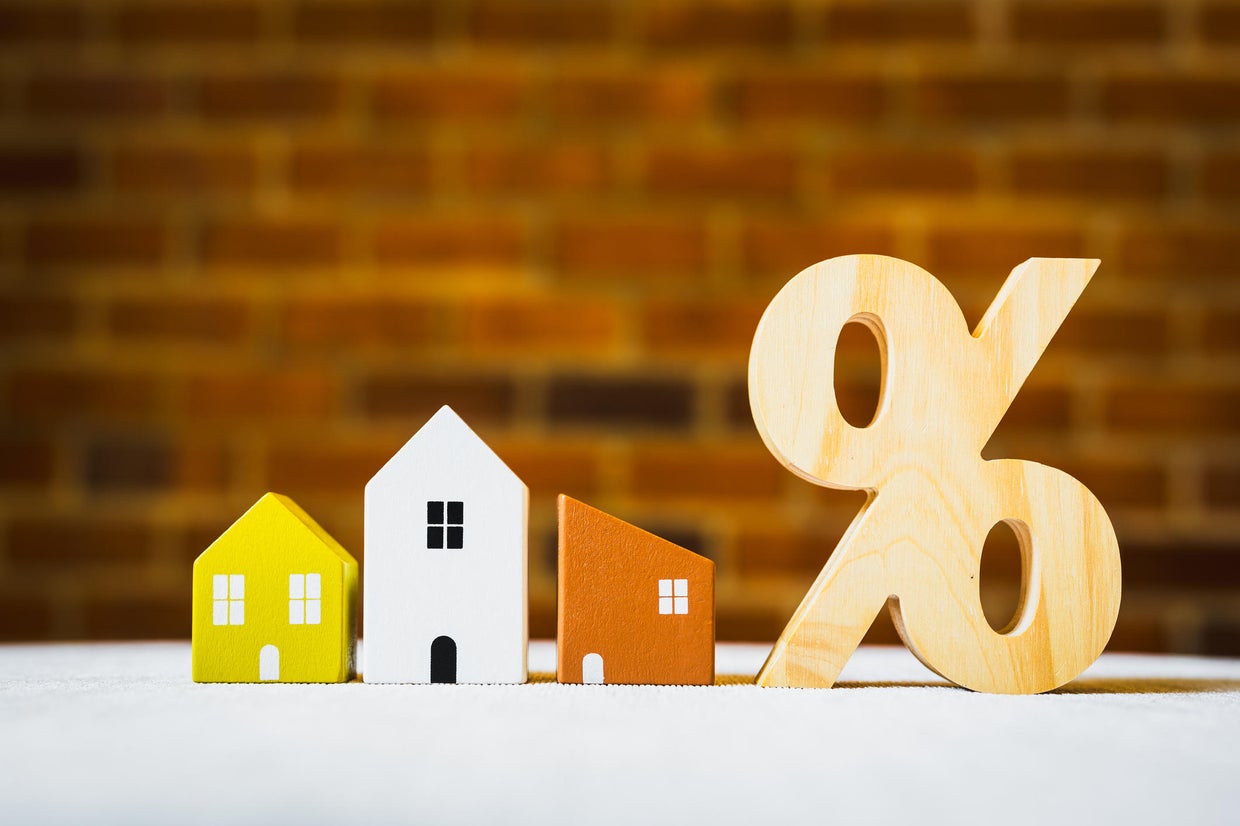 What the Fed's rate pause means for home equity loan, HELOC rates - CBS ...