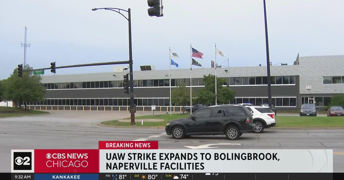 UAW strike expands to 38 more GM and Stellantis sites; 2 in Chicago ...