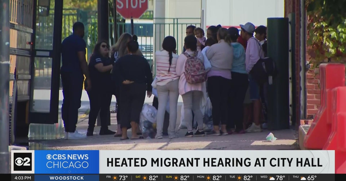 Hearing on Chicago's migrant crisis grows heated - CBS Chicago
