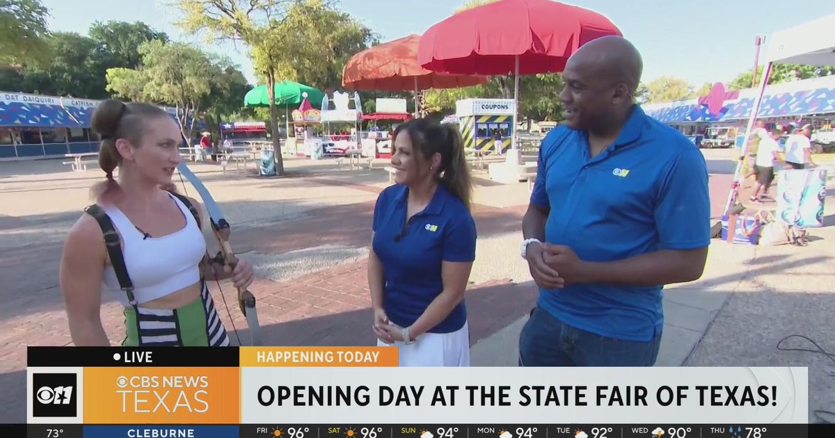 Watch a world-renowned street performer at the State Fair - CBS Texas