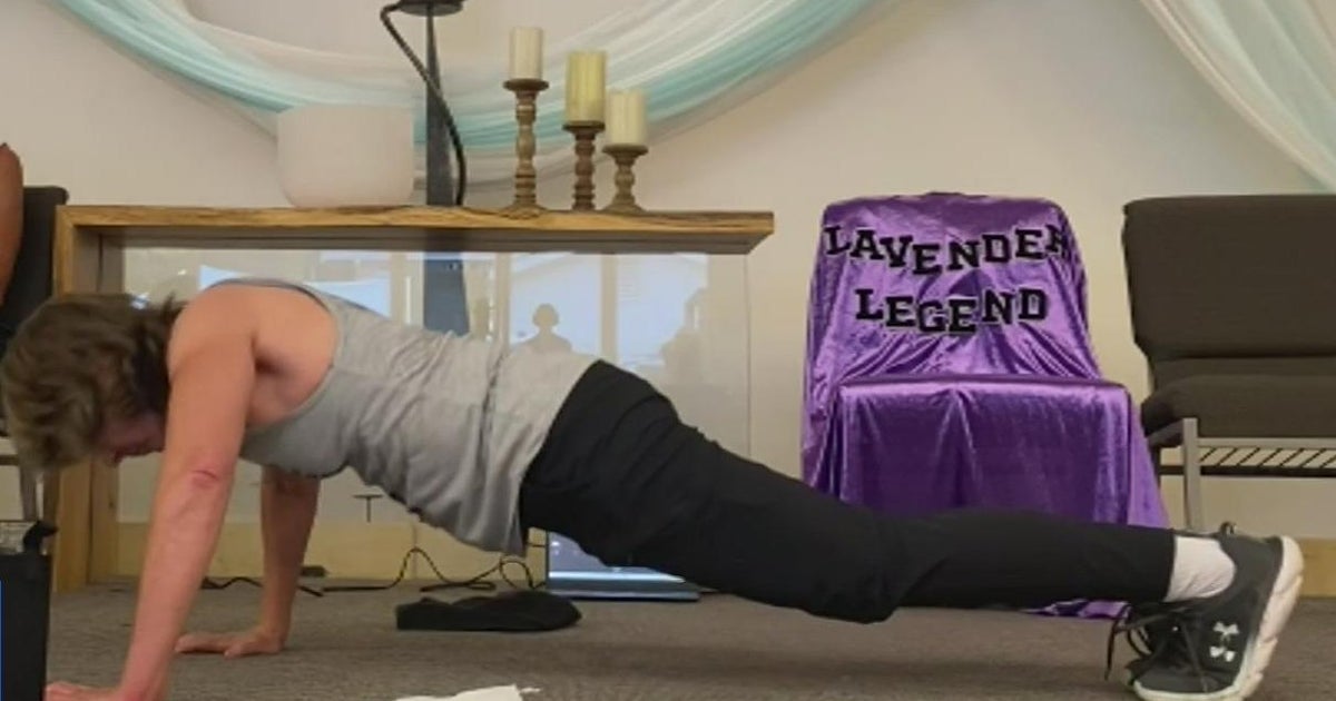 Holly Reese, the "Lavender Legend," shatters world record for pushups ...