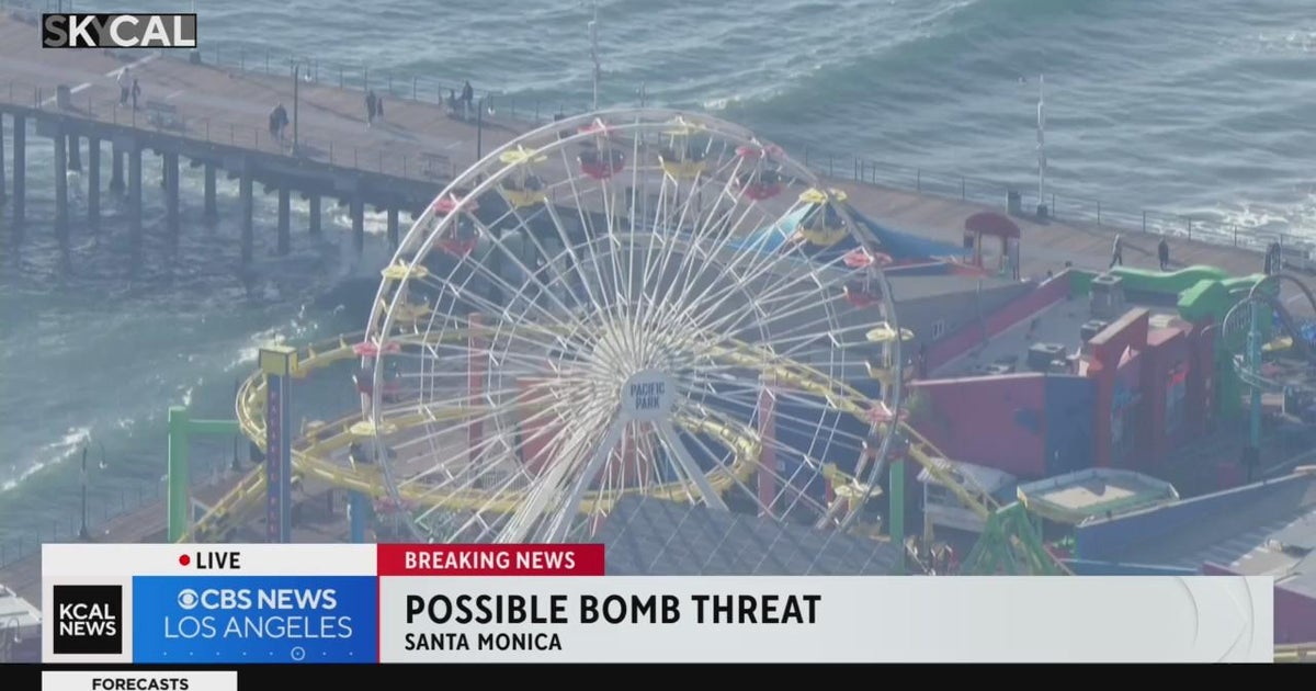 Man claiming to have bomb arrested after climbing Ferris wheel on Santa ...
