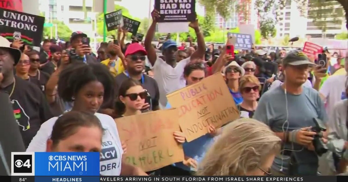 Miami-Dade School Board votes to adopt new classroom books without ...