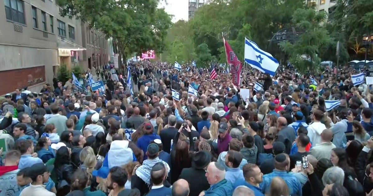 Hundreds gather outside United Nations at rally, vigil in support of ...
