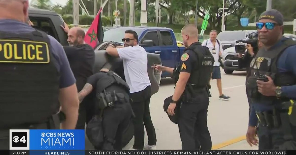 Arrests reported at Palestinian rally in Downtown Miami - CBS Miami