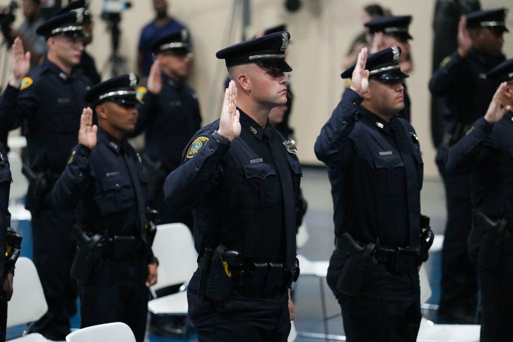 Justice Department issues new report aimed at improving police hiring ...
