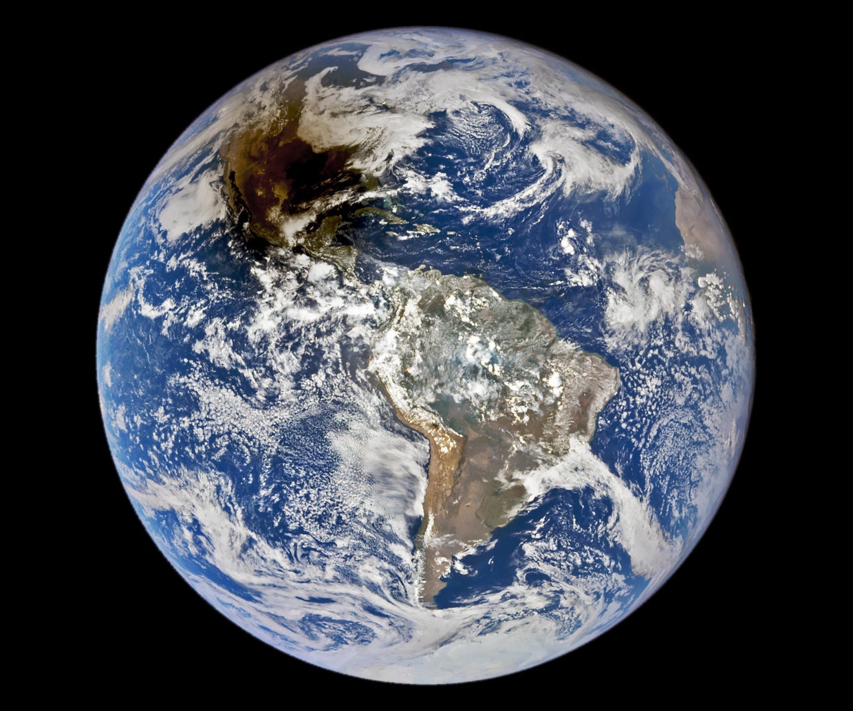 Satellite image captures moon's shadow over U.S. during solar eclipse ...