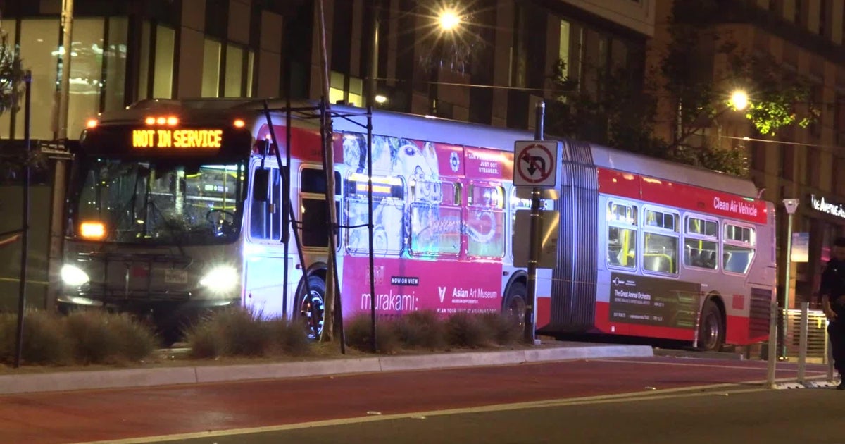 Raw video: Scene of San Francisco Muni bus collision with pedestrian ...