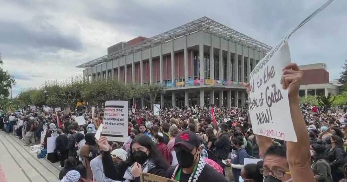 UC Berkeley students hold demonstration to support people of Gaza - CBS ...