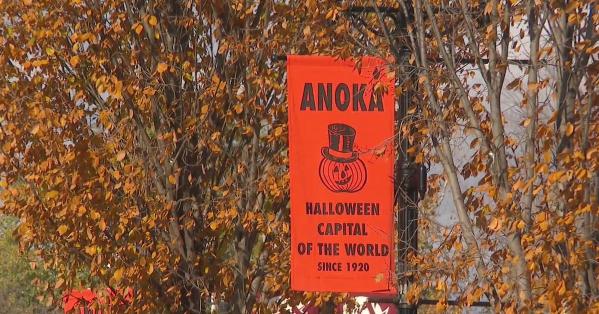 In Anoka, Halloween is helping build community - CBS Minnesota