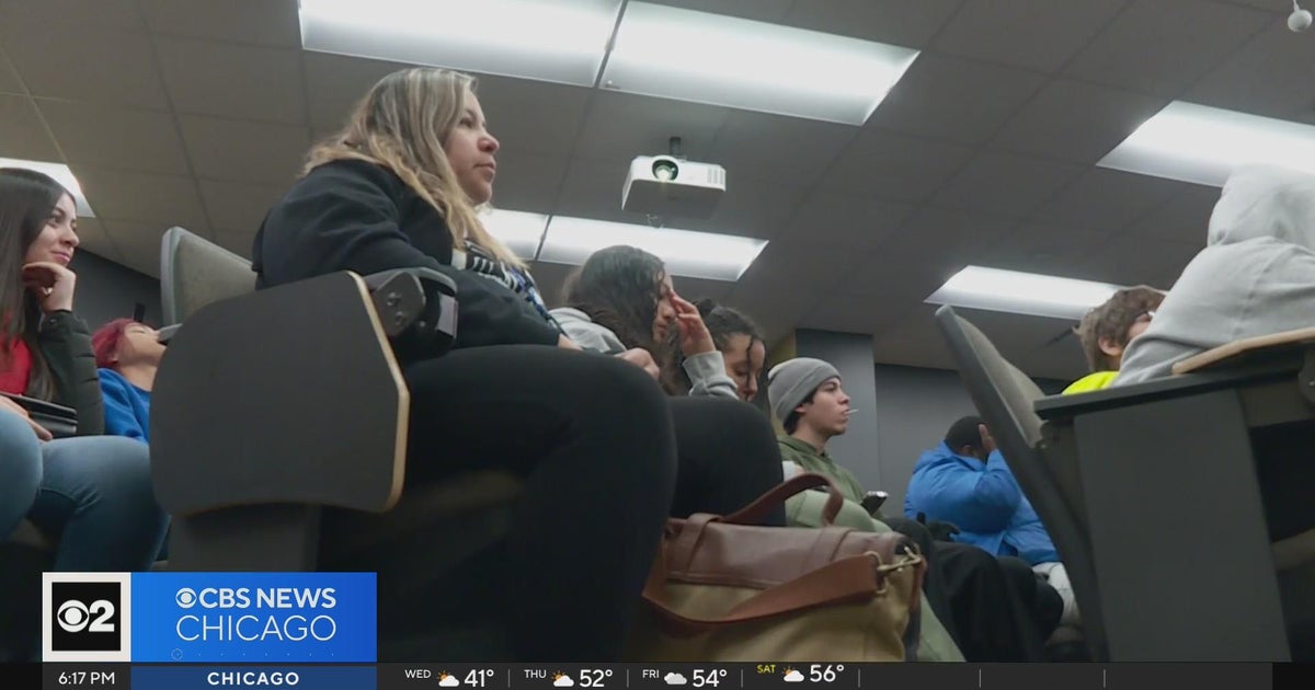 Chicago students college campuses for a glimpse future - CBS Chicago