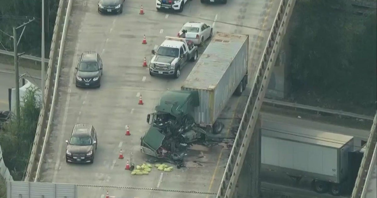 Truck crash snags I-80 in Joliet - CBS Chicago