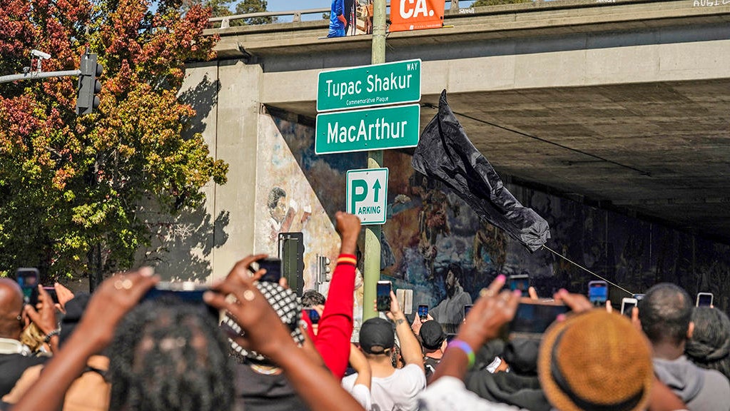 Oakland renames part of MacArthur Boulevard "Tupac Shakur Way" - CBS ...