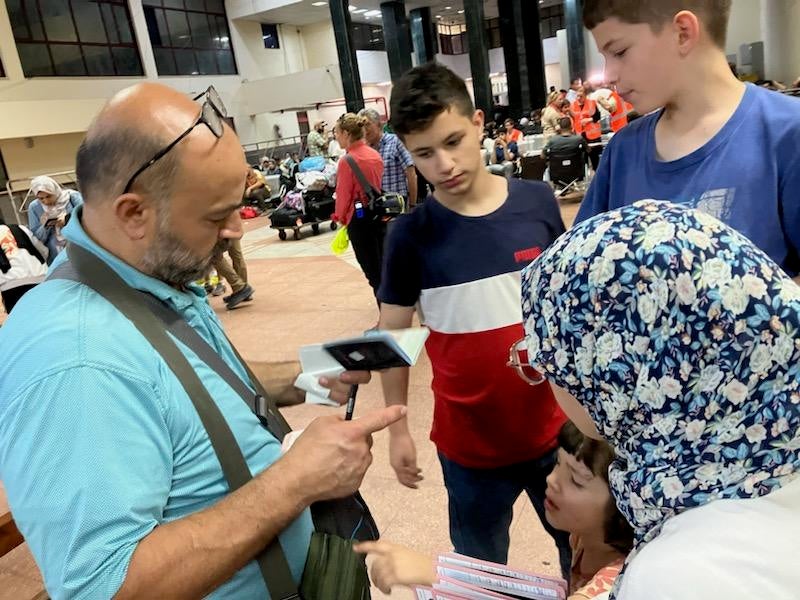 Family with ties Chicago flees Gaza, arriving safe Egypt - CBS Chicago