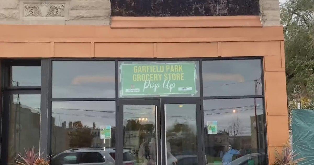 Pop-up grocery store helps to fill food void on Chicago's West Side ...