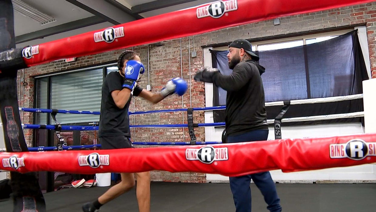 Philadelphia teens fight way to top at D'Andre Swift's dad's boxing gym ...