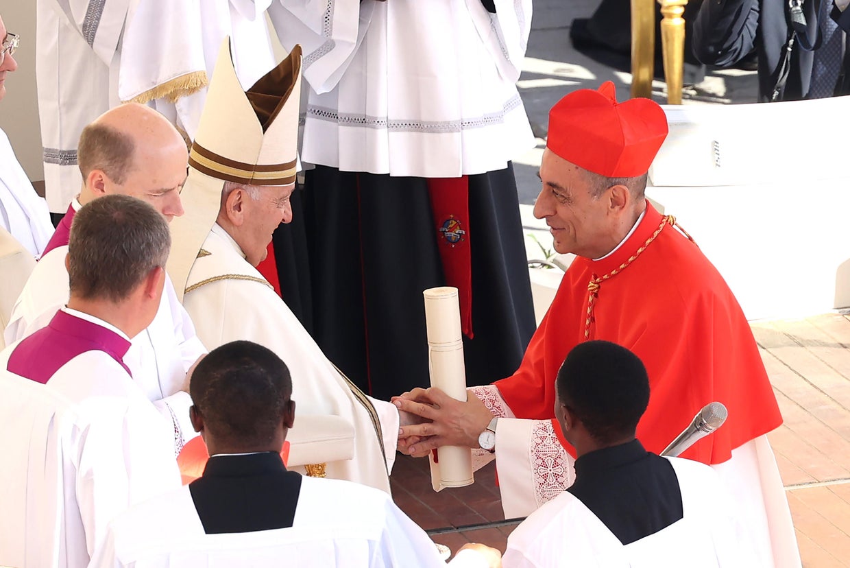 Vatican says transgender people can be baptized and become godparents ...