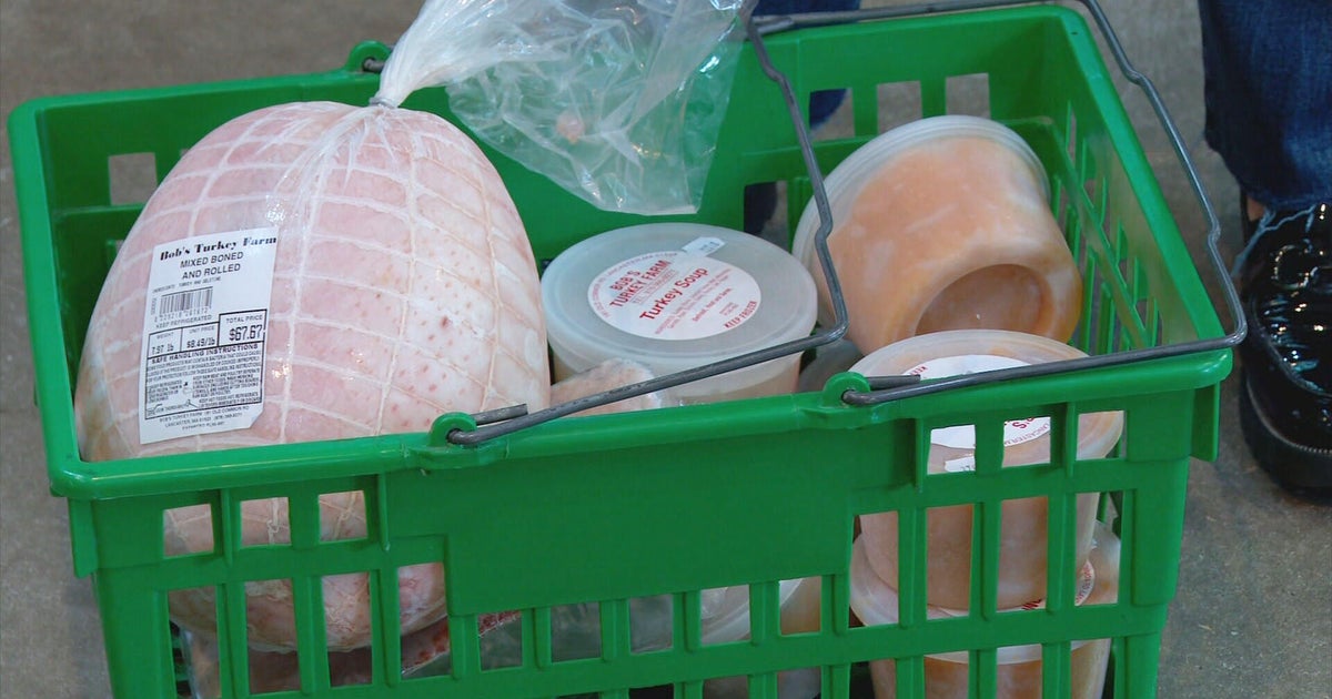 Massachusetts turkey farm keeping prices down for Thanksgiving - CBS Boston