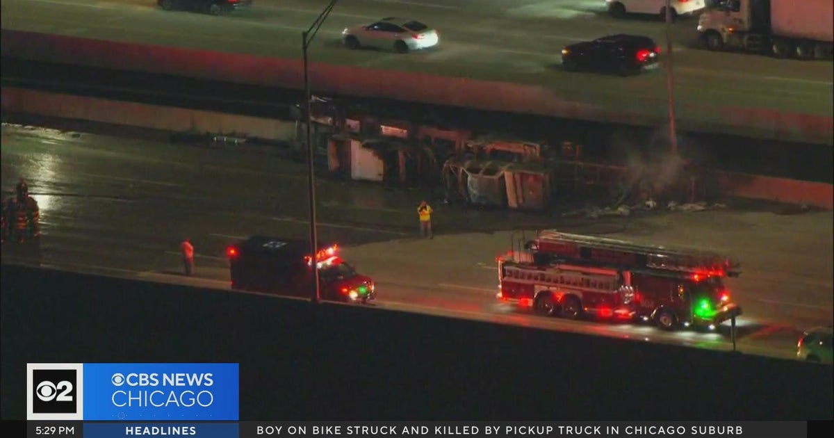 ISP: Fire on I-294 involved two vehicles - CBS Chicago