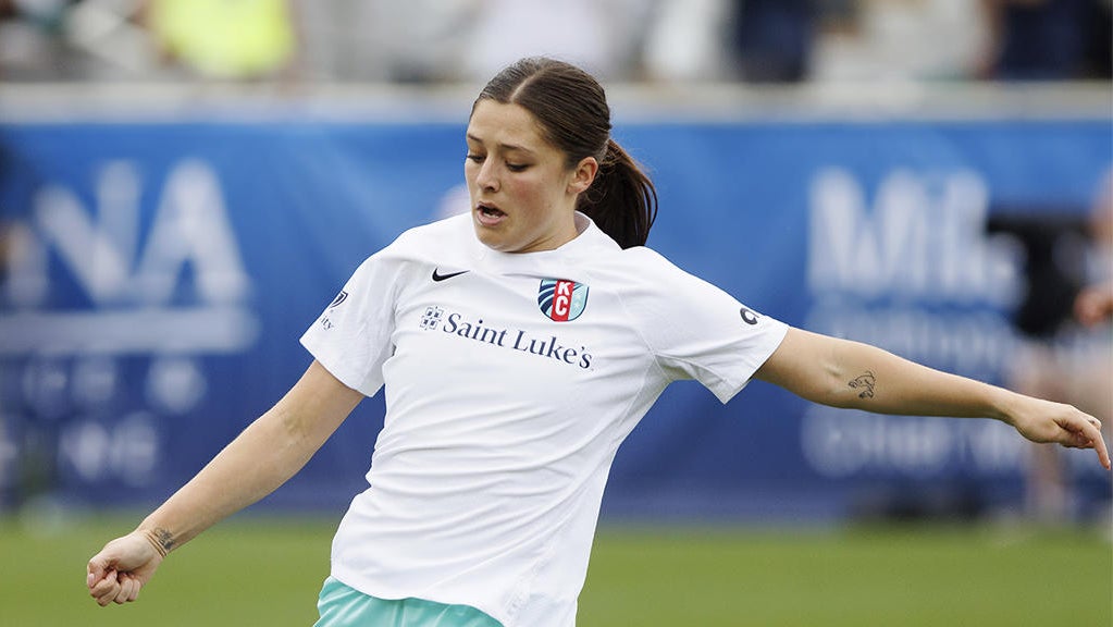 Alex Loera traded to Bay FC as NWSL expansion team's first player - CBS ...