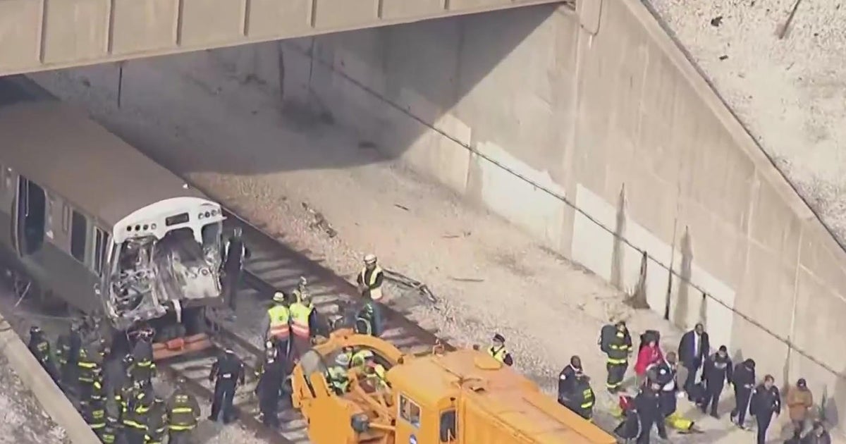 Audio suggests warning before CTA train crash that injured dozens - CBS ...