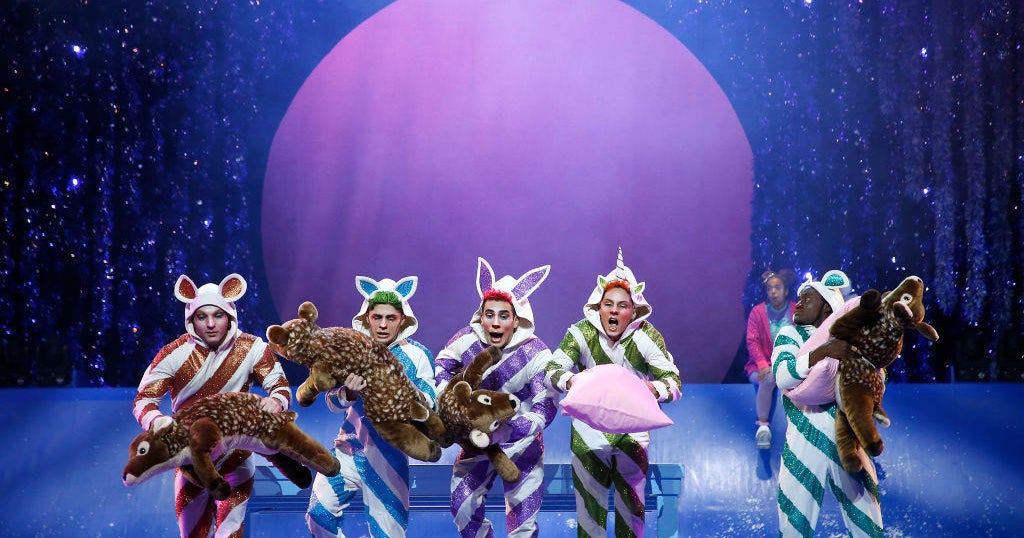 Cirque du Soleil offers new twists and turns in holiday performance ...