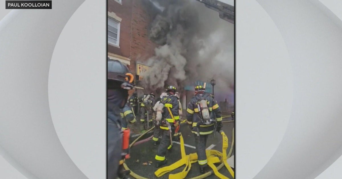 Flames rip through Chelsea restaurant - CBS Boston