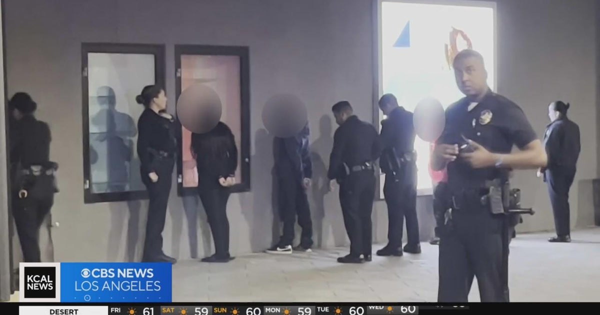 6 people detained after shooting at Northridge mall - CBS Los Angeles