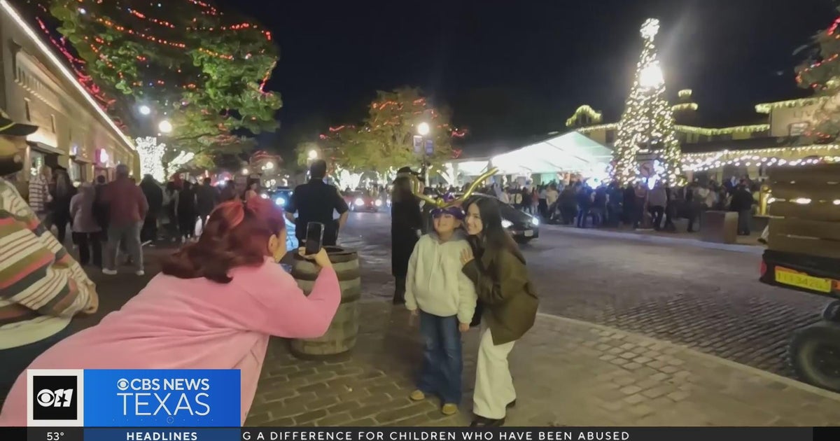 Christmas kicks off at the Fort Worth Stockyards - CBS Texas