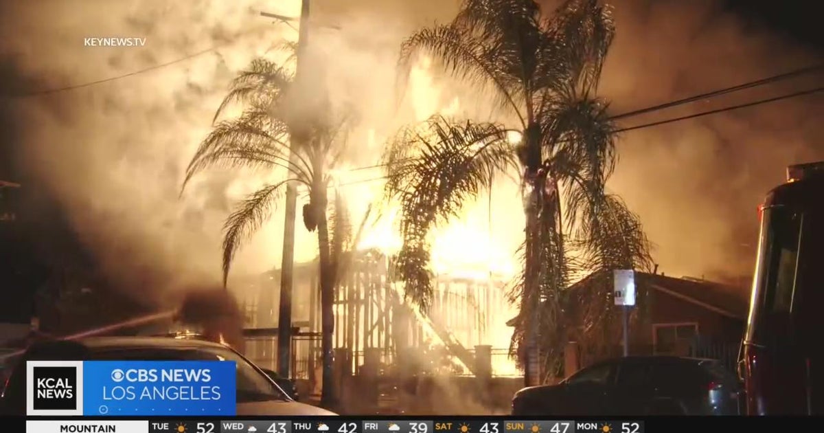 Massive fire destroys 5 homes in South Los Angeles, 2 people in critical condition - CBS Los Angeles