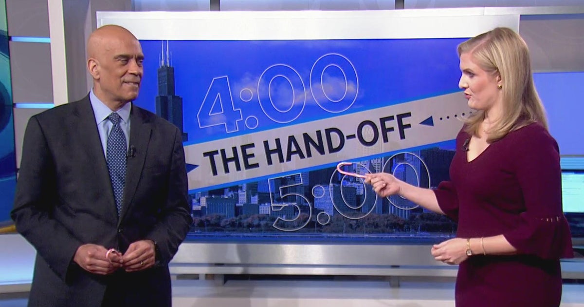 What is the proper way to eat a candy cane? - CBS Chicago