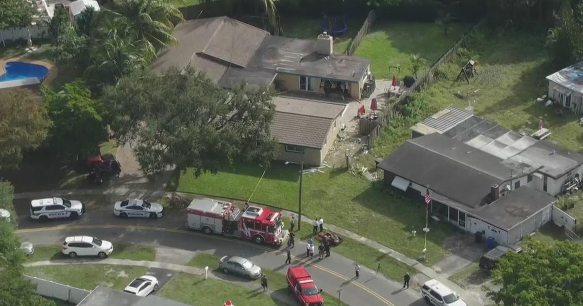Watch: Chopper 4 over vehicle crash into home - CBS Miami