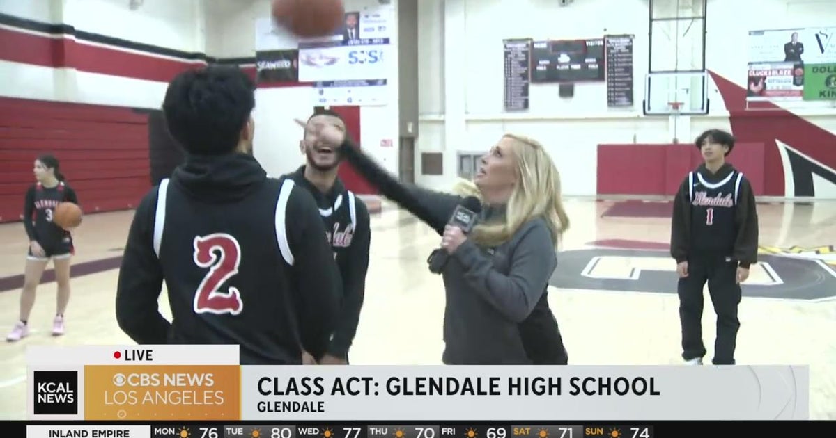 Shooting hoops with Glendale High School | Class Act - CBS Los Angeles