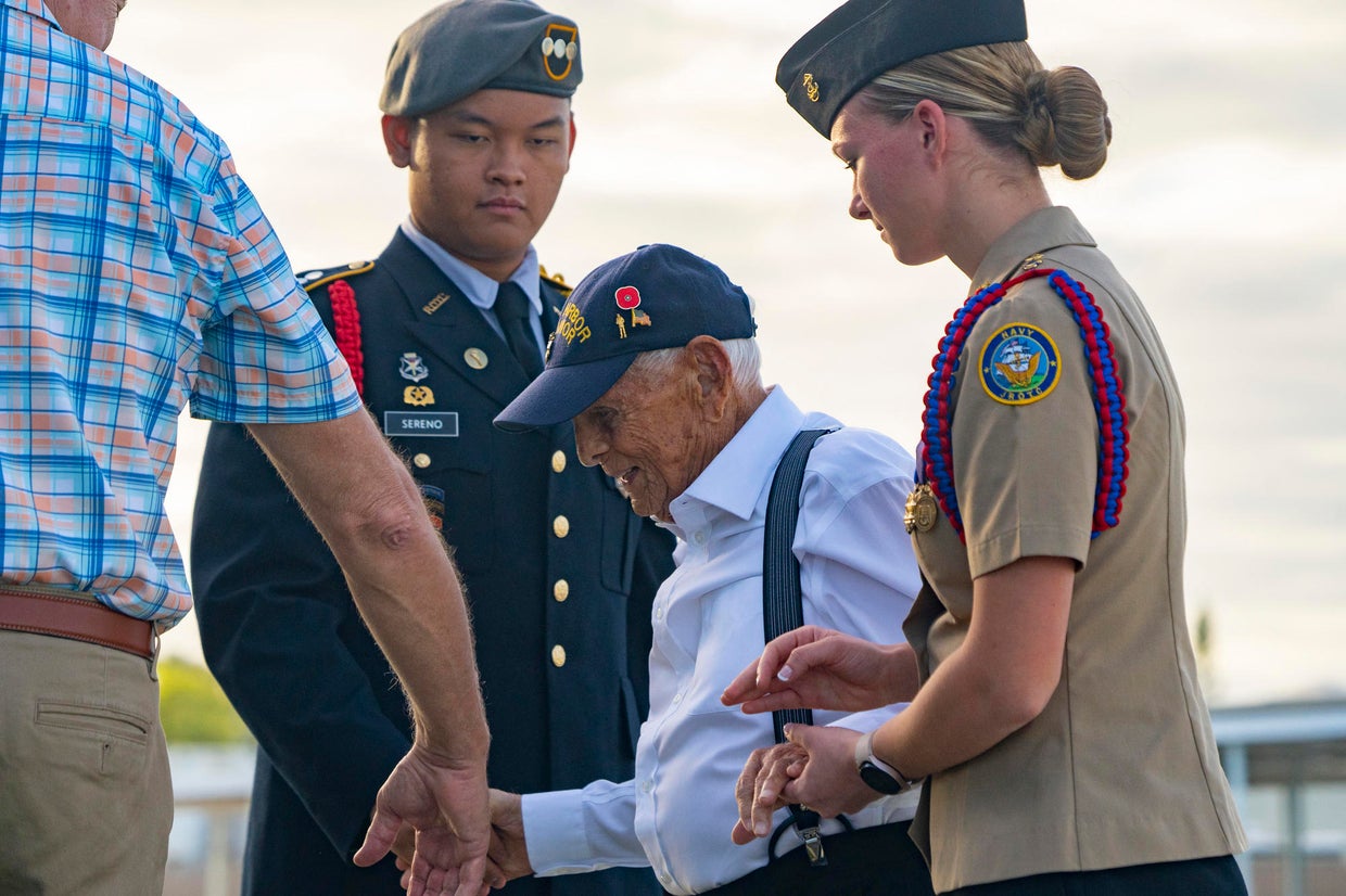 Pearl Harbor survivors return to attack site to honor those who died 82 ...