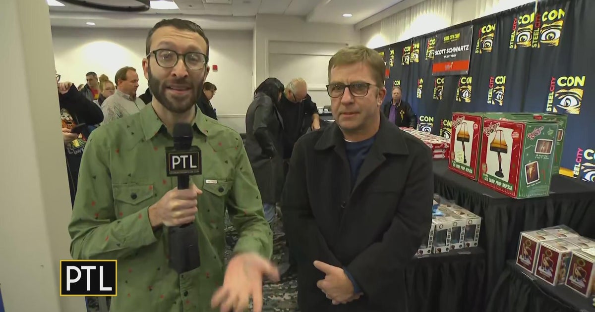 Boaz Frankel talks to 'A Christmas Story' star Peter Billingsley at ...