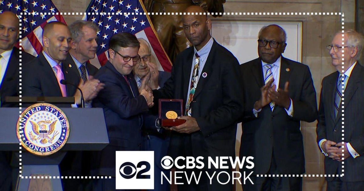 Hall of Famer Larry Doby posthumously awarded Congressional Gold Medal ...