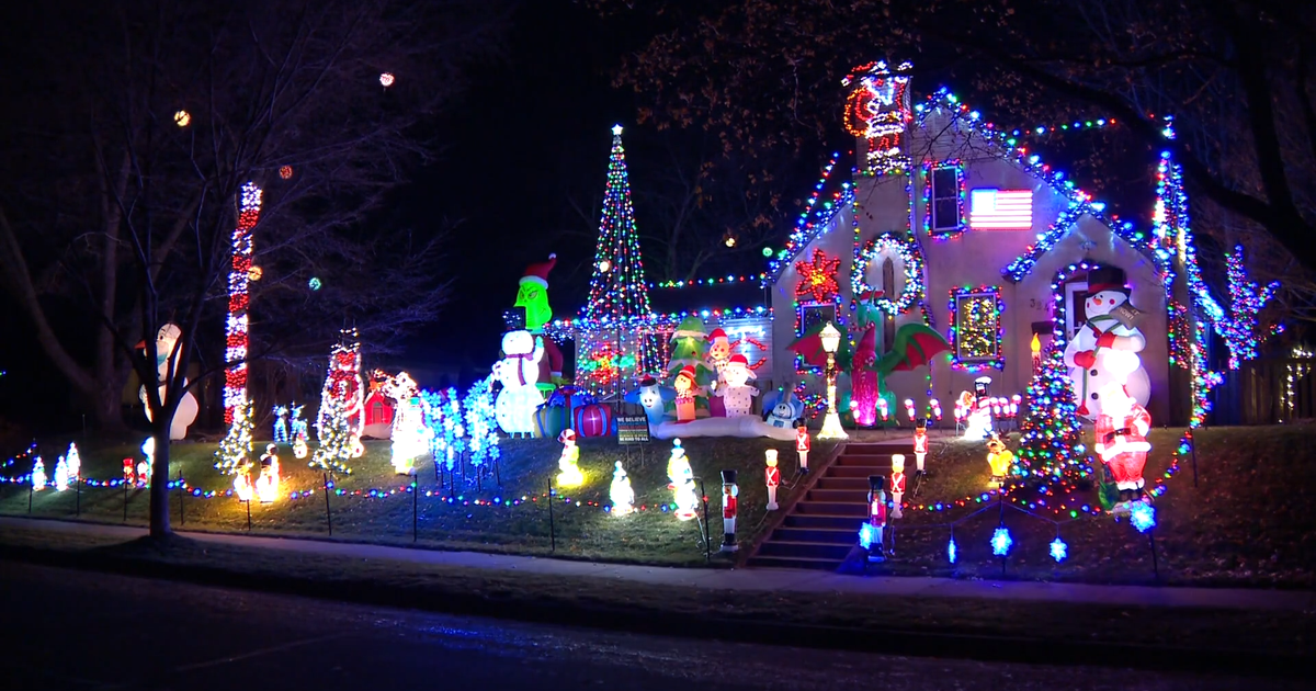 WATCH: Hopkins home decked out in holiday lights - CBS Minnesota
